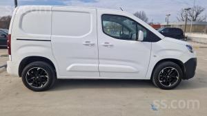 White Citroen Berlingo 2019 in Riga, with an engine capacity of 1.50 L and mileage of 113 thousand km for 11500 €, photo 5 on AUTOMOTO.COM.LV