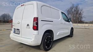 White Citroen Berlingo 2019 in Riga, with an engine capacity of 1.50 L and mileage of 113 thousand km for 11500 €, photo 6 on AUTOMOTO.COM.LV