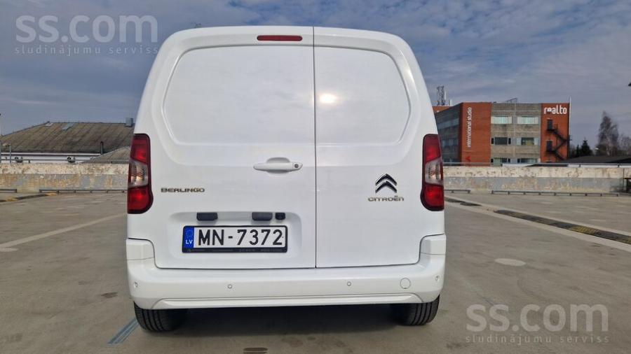 White Citroen Berlingo 2019 in Riga, with an engine capacity of 1.50 L and mileage of 113 thousand km for 11500 €, photo 7 on AUTOMOTO.COM.LV