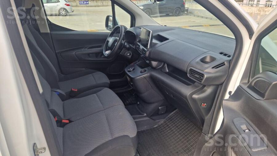 White Citroen Berlingo 2019 in Riga, with an engine capacity of 1.50 L and mileage of 113 thousand km for 11500 €, photo 11 on AUTOMOTO.COM.LV