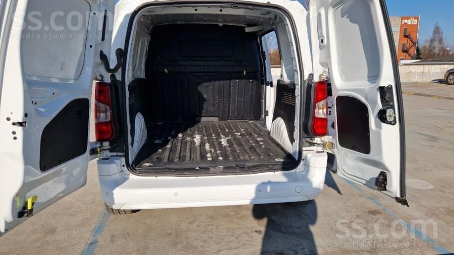 White Citroen Berlingo 2019 in Riga, with an engine capacity of 1.50 L and mileage of 113 thousand km for 11500 €, photo 13 on AUTOMOTO.COM.LV