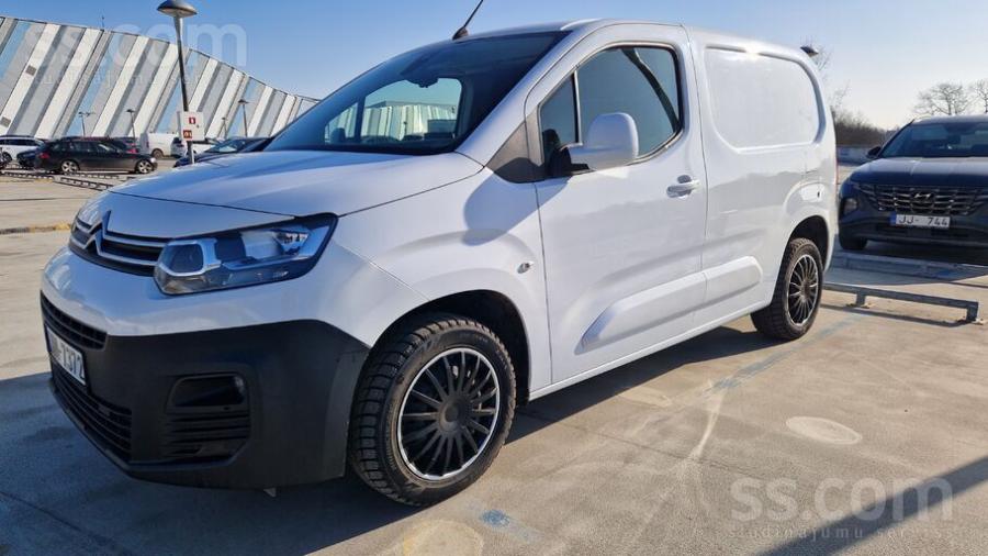 White Citroen Berlingo 2019 in Riga, with an engine capacity of 1.50 L and mileage of 113 thousand km for 11500 €, photo 16 on AUTOMOTO.COM.LV