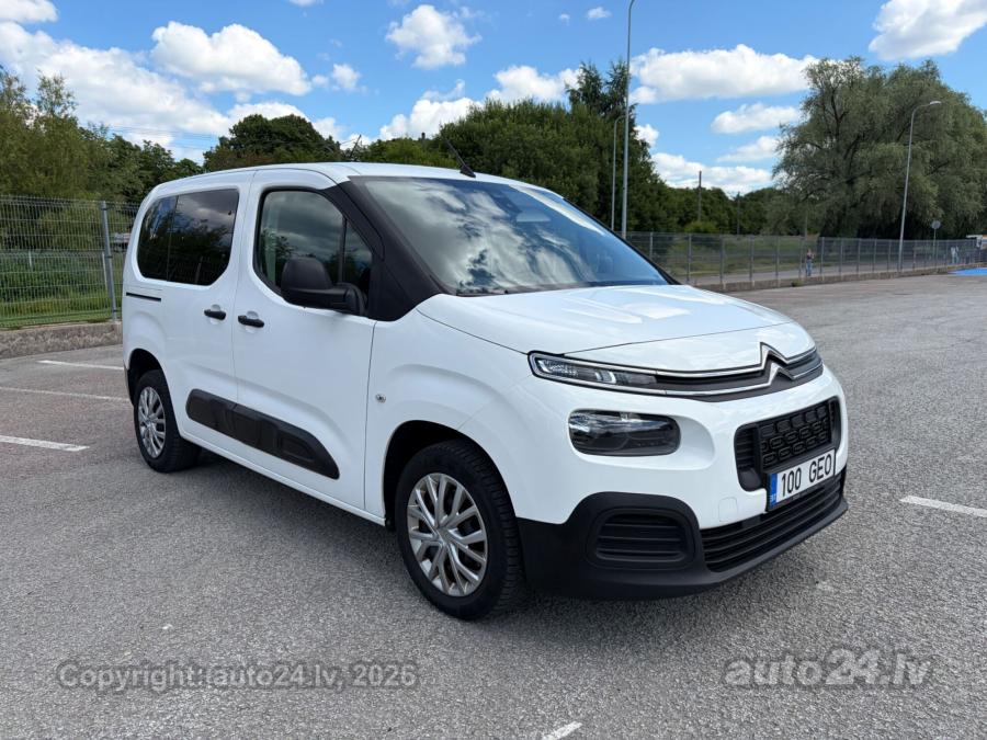 White Citroen Berlingo 2019 in Tallinn, with an engine capacity of 1.20 L and mileage of 135 thousand km for 7900 €, photo 1 on AUTOMOTO.COM.LV