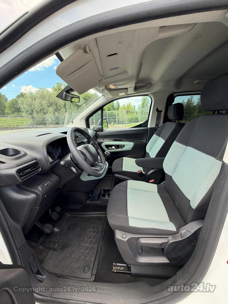 White Citroen Berlingo 2019 in Tallinn, with an engine capacity of 1.20 L and mileage of 135 thousand km for 7900 €, photo 8 on AUTOMOTO.COM.LV