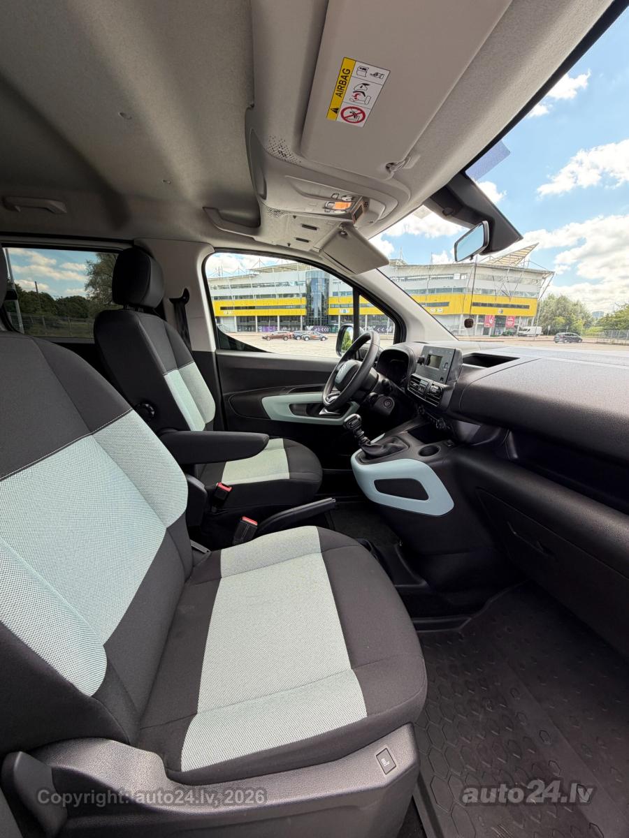 White Citroen Berlingo 2019 in Tallinn, with an engine capacity of 1.20 L and mileage of 135 thousand km for 7900 €, photo 9 on AUTOMOTO.COM.LV