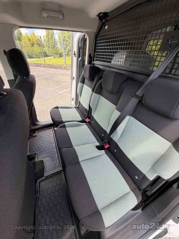 Balts Citroen Berlingo 2019 Tallina, ar dzinēja tilpumu 1.20 L un nobraukumu 135 tūkst. km par 7900 €, foto 10 vietnē AUTOMOTO.COM.LV