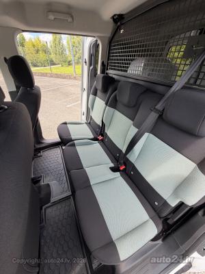 White Citroen Berlingo 2019 in Tallinn, with an engine capacity of 1.20 L and mileage of 135 thousand km for 7900 €, photo 11 on AUTOMOTO.COM.LV
