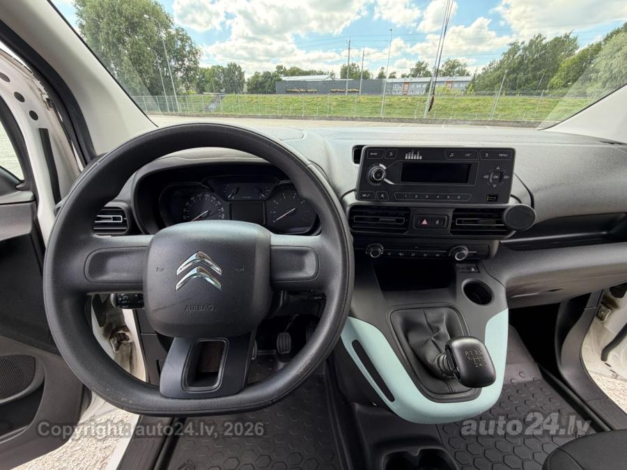 White Citroen Berlingo 2019 in Tallinn, with an engine capacity of 1.20 L and mileage of 135 thousand km for 7900 €, photo 12 on AUTOMOTO.COM.LV