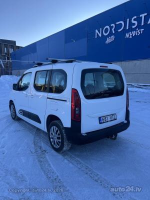 White Citroen Berlingo 2020 in Tallinn, with an engine capacity of 1.20 L and mileage of 80 thousand km for 11500 €, photo 2 on AUTOMOTO.COM.LV