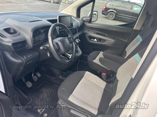 White Citroen Berlingo 2020 in Tallinn, with an engine capacity of 1.20 L and mileage of 86 thousand km for 12499 €, photo 7 on AUTOMOTO.COM.LV