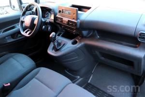 Balts Citroen Berlingo 2020 Rīga, ar dzinēja tilpumu 1.50 L un nobraukumu 125 tūkst. km par 9400 €, foto 20 vietnē AUTOMOTO.COM.LV