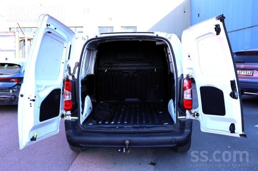 Balts Citroen Berlingo 2020 Rīga, ar dzinēja tilpumu 1.50 L un nobraukumu 125 tūkst. km par 9400 €, foto 24 vietnē AUTOMOTO.COM.LV