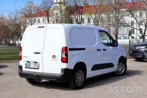 Balts Citroen Berlingo 2020 Rīga, ar dzinēja tilpumu 1.50 L un nobraukumu 125 tūkst. km par 9400 €, foto 26 vietnē AUTOMOTO.COM.LV
