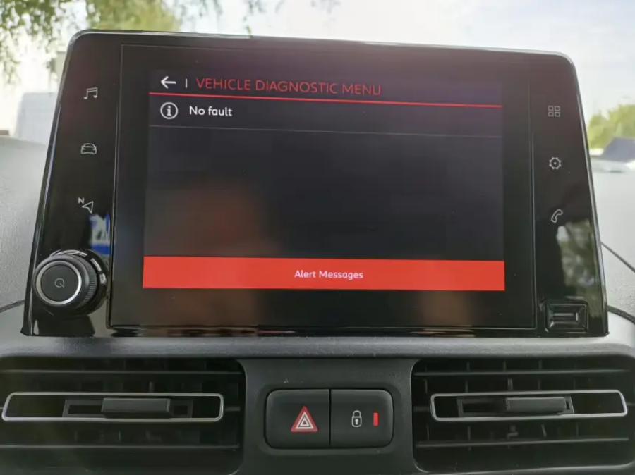 Balts Citroen Berlingo 2020 Sigulda, ar dzinēja tilpumu 1.20 L un nobraukumu 73 tūkst. km par 11900 €, foto 28 vietnē AUTOMOTO.COM.LV