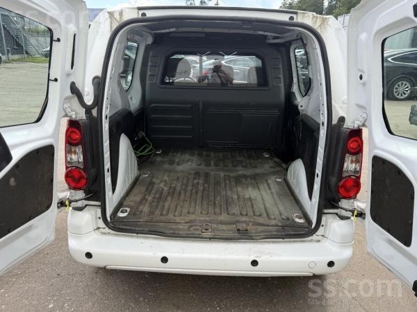 White Citroen Berlingo 2020 in Riga, with an engine capacity of 1.60 L and mileage of 48 thousand km for 9777 €, photo 5 on AUTOMOTO.COM.LV