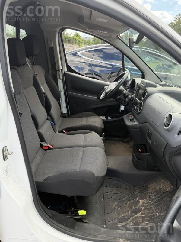 White Citroen Berlingo 2020 in Riga, with an engine capacity of 1.60 L and mileage of 48 thousand km for 9777 €, photo 7 on AUTOMOTO.COM.LV