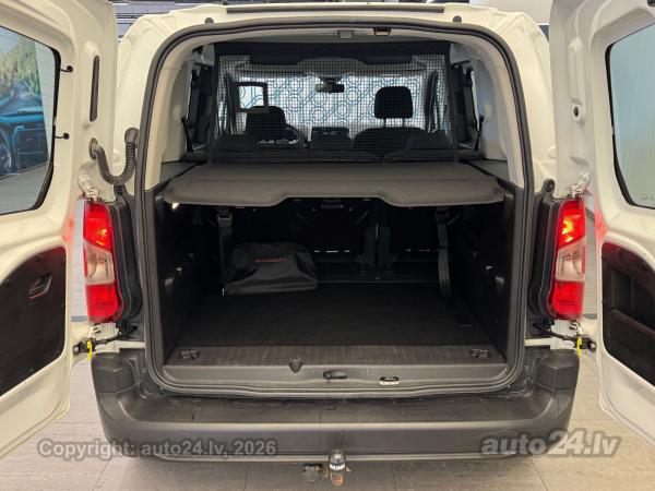 White Citroen Berlingo 2020 in Tallinn, with an engine capacity of 1.50 L and mileage of 106 thousand km for 13900 €, photo 6 on AUTOMOTO.COM.LV