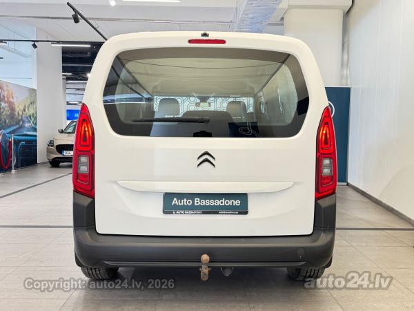 White Citroen Berlingo 2020 in Tallinn, with an engine capacity of 1.50 L and mileage of 128 thousand km for 13400 €, photo 2 on AUTOMOTO.COM.LV