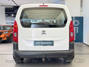 White Citroen Berlingo 2020 in Tallinn, with an engine capacity of 1.50 L and mileage of 57 thousand km for 14900 €, photo 6 on AUTOMOTO.COM.LV
