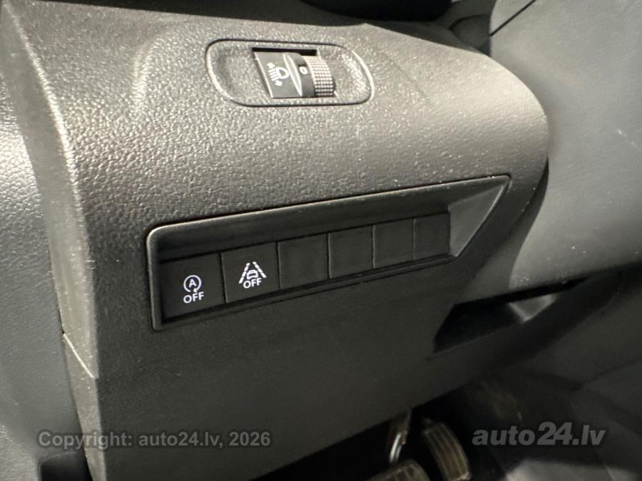 White Citroen Berlingo 2020 in Tallinn, with an engine capacity of 1.50 L and mileage of 57 thousand km for 14900 €, photo 11 on AUTOMOTO.COM.LV