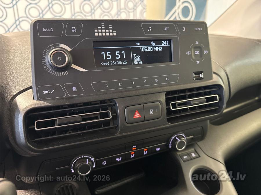 White Citroen Berlingo 2020 in Tallinn, with an engine capacity of 1.50 L and mileage of 57 thousand km for 14900 €, photo 14 on AUTOMOTO.COM.LV