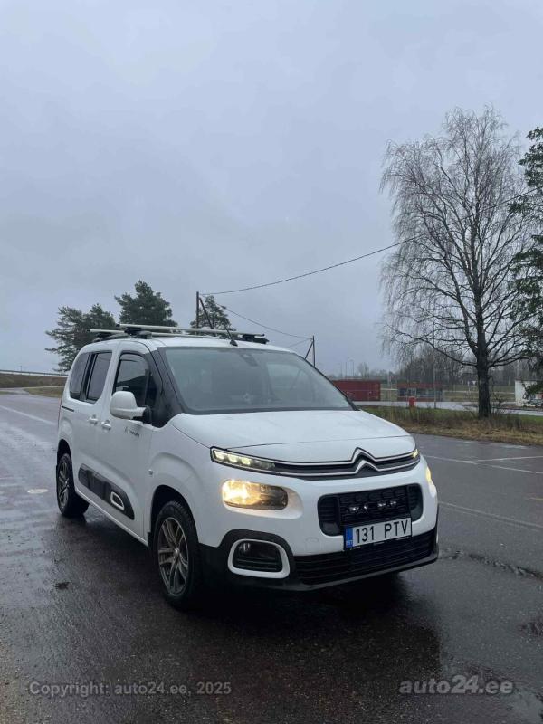 White Citroen Berlingo 2021 in Tallinn, with an engine capacity of 1.50 L and mileage of 105 thousand km for 17600 €, photo 1 on AUTOMOTO.COM.LV