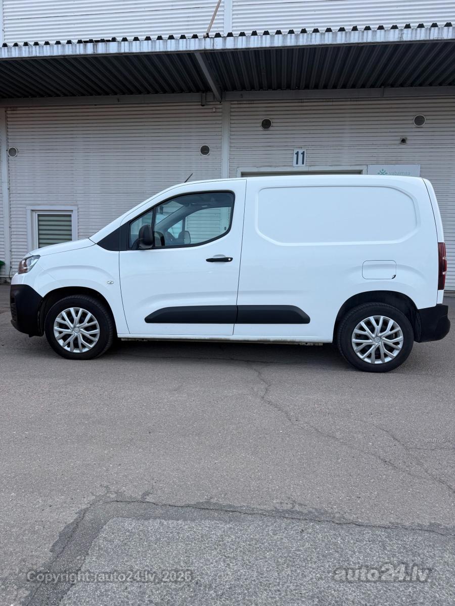 Balts Citroen Berlingo 2021 Tallina, ar dzinēja tilpumu 1.50 L un nobraukumu 24 tūkst. km par 13500 €, foto 1 vietnē AUTOMOTO.COM.LV