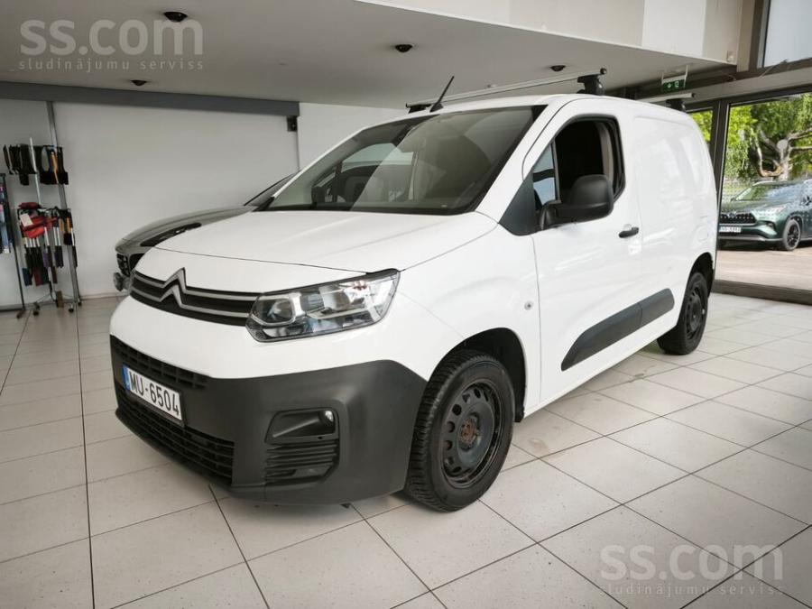 White Citroen Berlingo 2021 in Riga, with an engine capacity of 1.50 L and mileage of 117 thousand km for 9500 €, photo 1 on AUTOMOTO.COM.LV