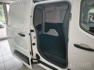 White Citroen Berlingo 2021 in Riga, with an engine capacity of 1.50 L and mileage of 117 thousand km for 9500 €, photo 3 on AUTOMOTO.COM.LV