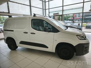 White Citroen Berlingo 2021 in Riga, with an engine capacity of 1.50 L and mileage of 117 thousand km for 9500 €, photo 4 on AUTOMOTO.COM.LV