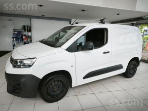 White Citroen Berlingo 2021 in Riga, with an engine capacity of 1.50 L and mileage of 117 thousand km for 9500 €, photo 5 on AUTOMOTO.COM.LV
