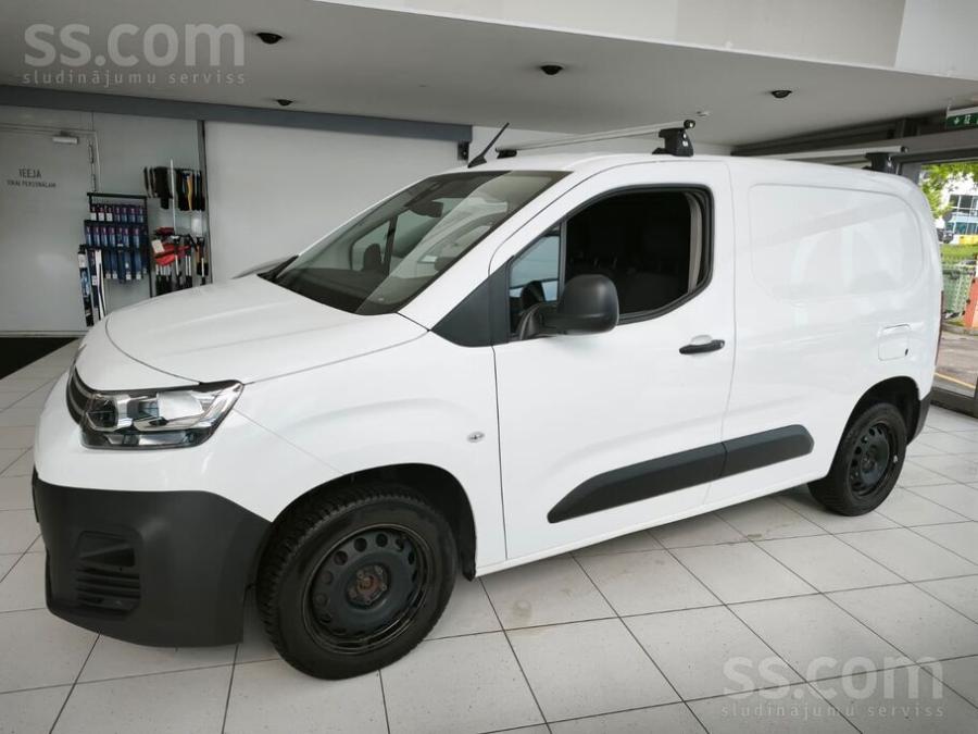 White Citroen Berlingo 2021 in Riga, with an engine capacity of 1.50 L and mileage of 117 thousand km for 9500 €, photo 5 on AUTOMOTO.COM.LV