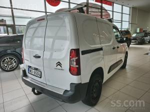 White Citroen Berlingo 2021 in Riga, with an engine capacity of 1.50 L and mileage of 117 thousand km for 9500 €, photo 7 on AUTOMOTO.COM.LV