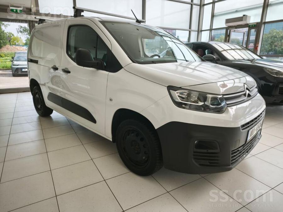 White Citroen Berlingo 2021 in Riga, with an engine capacity of 1.50 L and mileage of 117 thousand km for 9500 €, photo 8 on AUTOMOTO.COM.LV