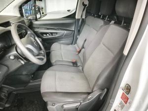 White Citroen Berlingo 2021 in Riga, with an engine capacity of 1.50 L and mileage of 117 thousand km for 9500 €, photo 13 on AUTOMOTO.COM.LV