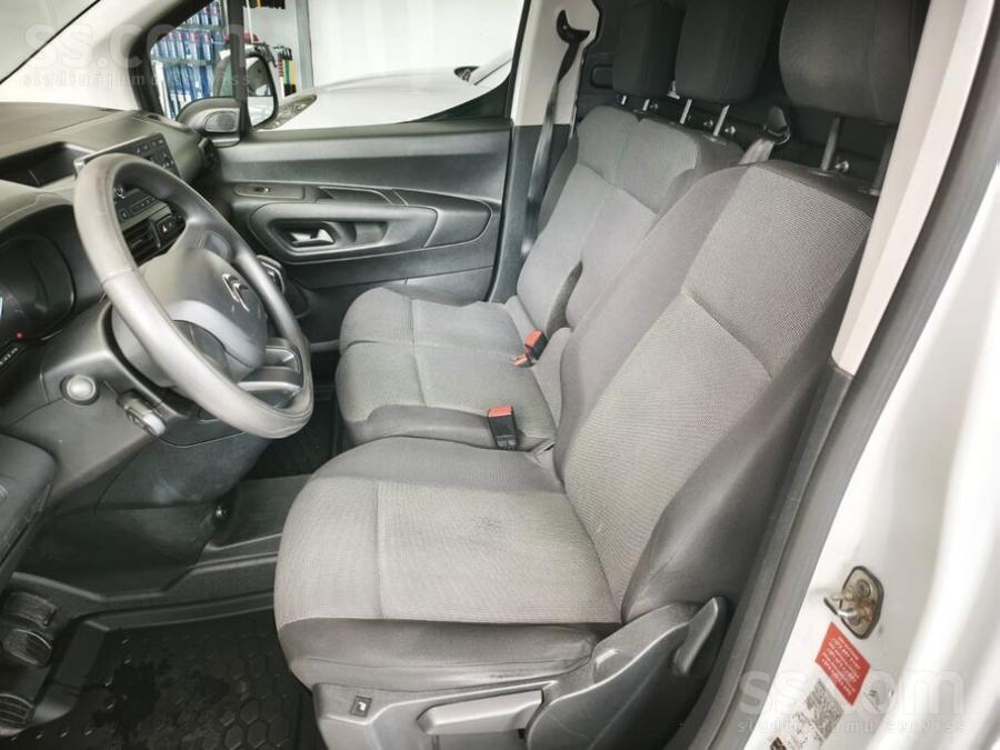 White Citroen Berlingo 2021 in Riga, with an engine capacity of 1.50 L and mileage of 117 thousand km for 9500 €, photo 13 on AUTOMOTO.COM.LV