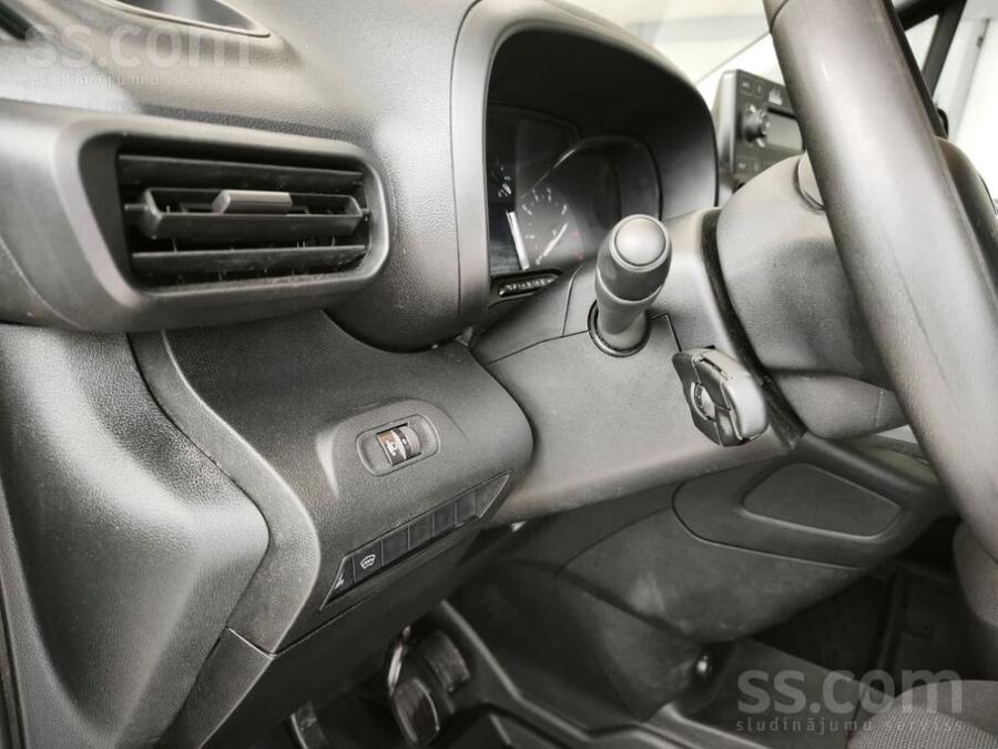 White Citroen Berlingo 2021 in Riga, with an engine capacity of 1.50 L and mileage of 117 thousand km for 9500 €, photo 14 on AUTOMOTO.COM.LV
