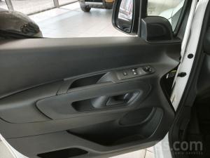 White Citroen Berlingo 2021 in Riga, with an engine capacity of 1.50 L and mileage of 117 thousand km for 9500 €, photo 15 on AUTOMOTO.COM.LV