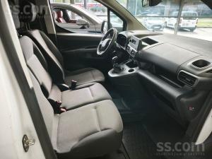 White Citroen Berlingo 2021 in Riga, with an engine capacity of 1.50 L and mileage of 117 thousand km for 9500 €, photo 16 on AUTOMOTO.COM.LV