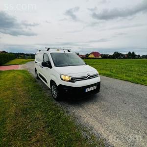 White Citroen Berlingo 2021 in Riga, with an engine capacity of 1.50 L and mileage of 175 thousand km for 9000 €, photo  on AUTOMOTO.COM.LV