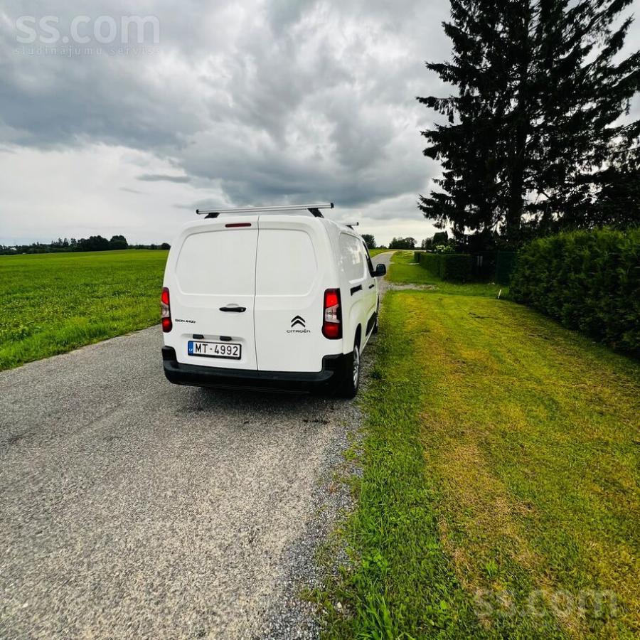 White Citroen Berlingo 2021 in Riga, with an engine capacity of 1.50 L and mileage of 175 thousand km for 9000 €, photo 3 on AUTOMOTO.COM.LV