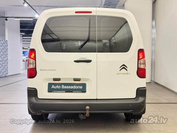 White Citroen Berlingo 2021 in Tallinn, with an engine capacity of 1.50 L and mileage of 136 thousand km for 11900 €, photo 5 on AUTOMOTO.COM.LV