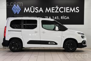 Balts Citroen Berlingo 2021 Rīga, ar dzinēja tilpumu 1.50 L un nobraukumu 161 tūkst. km par 11990 €, foto 5 vietnē AUTOMOTO.COM.LV