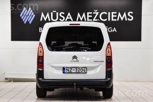 Balts Citroen Berlingo 2021 Rīga, ar dzinēja tilpumu 1.50 L un nobraukumu 161 tūkst. km par 11990 €, foto 8 vietnē AUTOMOTO.COM.LV
