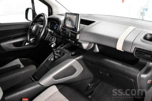 Balts Citroen Berlingo 2021 Rīga, ar dzinēja tilpumu 1.50 L un nobraukumu 161 tūkst. km par 11990 €, foto 14 vietnē AUTOMOTO.COM.LV