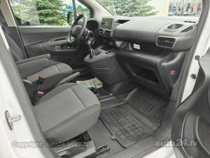 White Citroen Berlingo 2021 in Tartu, with an engine capacity of 1.50 L and mileage of 140 thousand km for 13900 €, photo 9 on AUTOMOTO.COM.LV