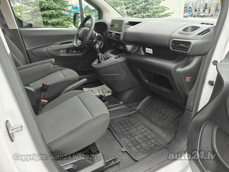 White Citroen Berlingo 2021 in Tartu, with an engine capacity of 1.50 L and mileage of 140 thousand km for 13900 €, photo 9 on AUTOMOTO.COM.LV