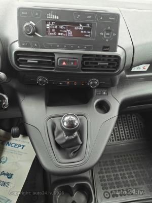White Citroen Berlingo 2021 in Tartu, with an engine capacity of 1.50 L and mileage of 140 thousand km for 13900 €, photo 15 on AUTOMOTO.COM.LV
