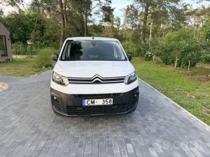 Balts Citroen Berlingo 2023 Rīga, ar dzinēja tilpumu 1.20 L un nobraukumu 13 tūkst. km par 18500 €, foto 3 vietnē AUTOMOTO.COM.LV