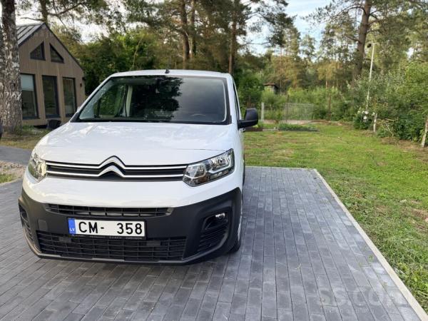White Citroen Berlingo 2023 in Riga, with an engine capacity of 1.20 L and mileage of 13 thousand km for 18500 €, photo 3 on AUTOMOTO.COM.LV